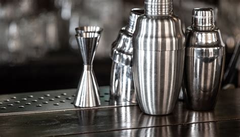 How To Use A Cocktail Shaker European Bartender School
