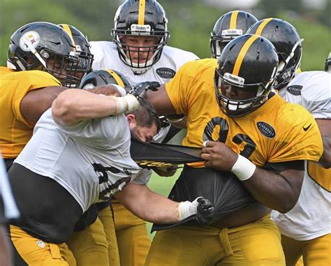 Nose Tackle Dan Mccullers Reportedly Returning To Steelers On 2 Year Deal