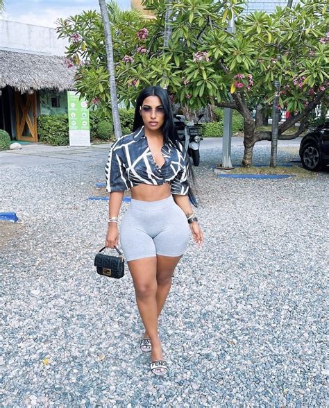 Pin By Aleshia Greene On F A S H I O N Curvy Girl Fashion Curvy Girl