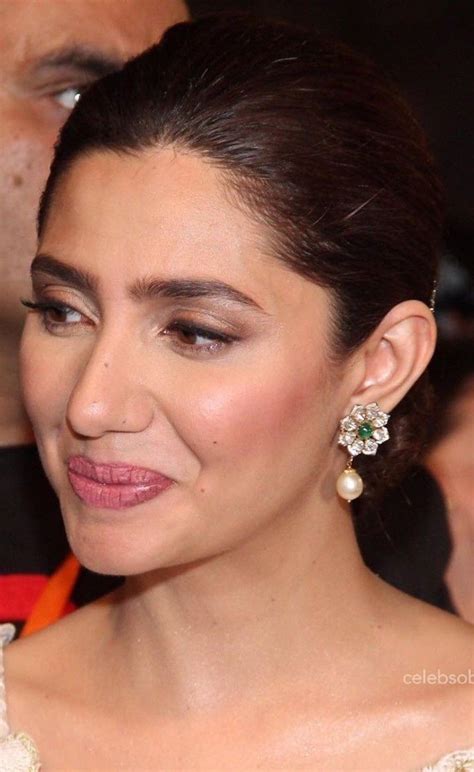 Pin By 𝑵𝑒𝒎𝒓𝒂𝒉 On Mahira Khan ♡ Pakistani Actress Mahira Khan Mahira