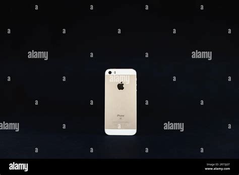 Iphone Se St Generation Hi Res Stock Photography And Images Alamy