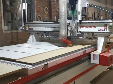 Nesting CNC Router Machine με σύστημα αυτόματης τροφοδοσίας