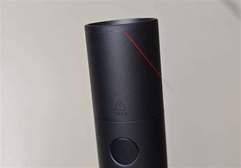 小米汽车su7配套的多功能手电筒拆解