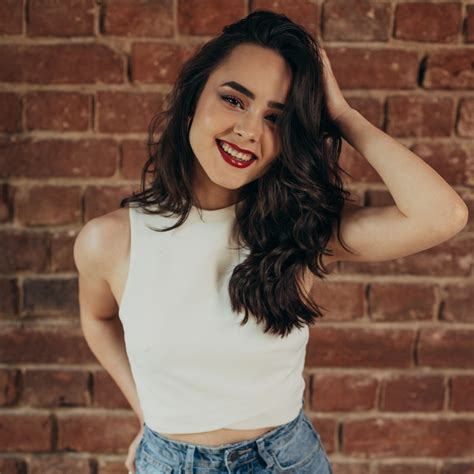 Alexandra Iosif Socialpedia