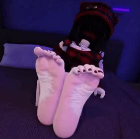 Roblox Feet Tease Animation 2 Full Vid In Desc By Bruhhhhmomennnnnt