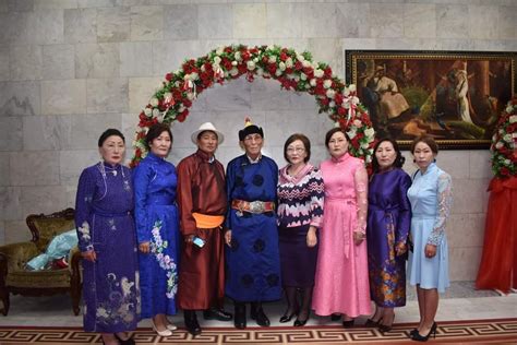 Элэг нэгт ахан дүүс Public Group Facebook