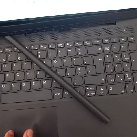 Faulty Hinge Not Impressed R Lenovo