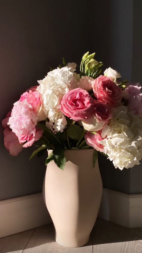 Цветы в вазе эстетика