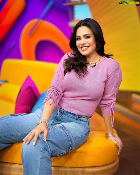 Luz Elena González Instagram Luzelenaglezz Y Desea Una Feliz Noche