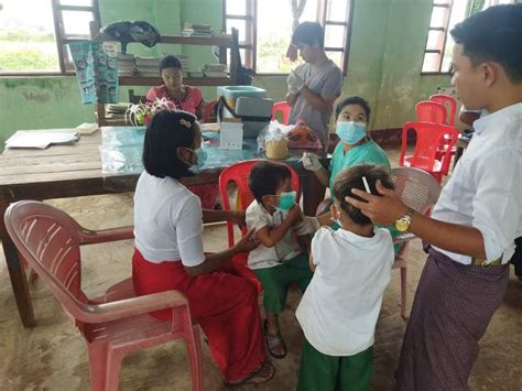 မအီမြို့ ကျောက်ဝေကျေးရွာ အထက်တန်းကျောင်း ခွဲ ၌ Kg ကလေးငယ်များအား ကိုဗစ