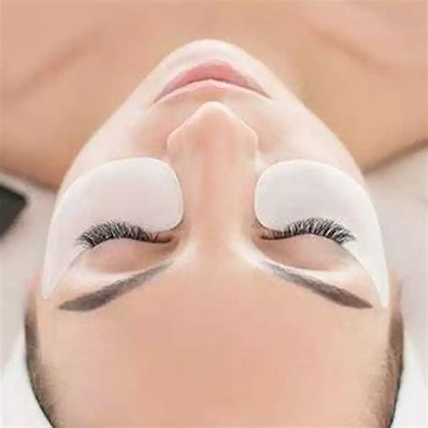 A Beginners Guide About How To Clean Lash Extensions