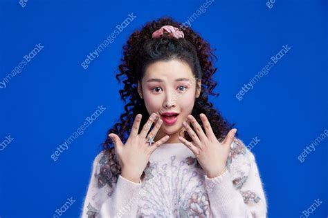 레트로스타일 컨셉 뉴트로 컨셉 트렌드 청년문화 주제 청년 성인 청년여자 성인여자 20세기스타일 스타일 구식패션 패셔너블 패션 대학생