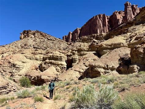 Hiking The Syncline Loop Trail Canyonlands National Park Moab Utah