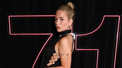 Lottie Moss Goes Braless In Plunging Gown For Lila Moss Birthday