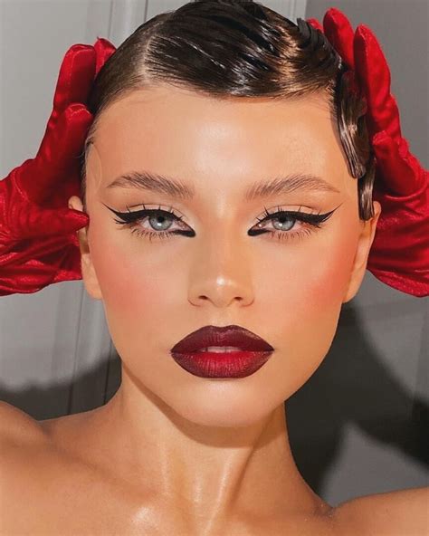 20 New Ways To Upgrade Classic Red Prom Makeup