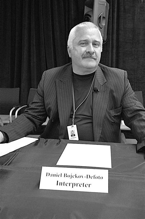 Даниел Божков Дефото автор на книгата Химни на абсурда от Издателство КИБЕА