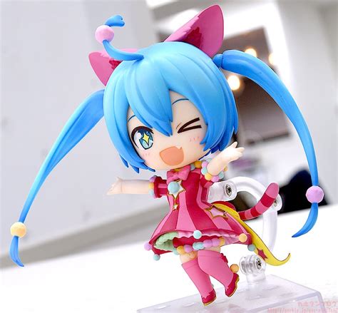 Preview De La Nendoroid De Hatsune Miku Wonderland No Sekai Ver De HATSUNE MIKU COLORFUL