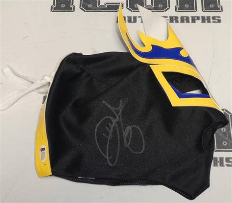 Juventud Guerrera Mask Juventud Guerrera Signed 11x14 Photo Bas