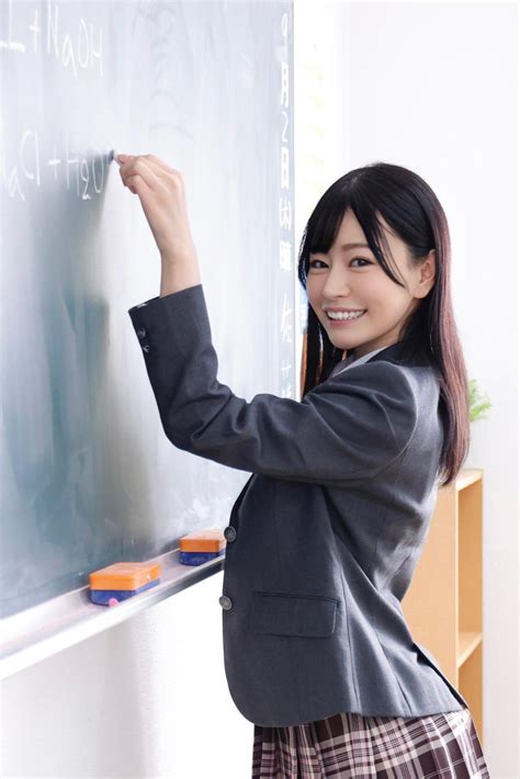 Uta Hibino 響乃うた Rasianschoolgirl