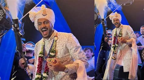 Viral Video Akshar Patel Became A Bridegroom Gujju Cricketers Groom Came Out With Fanfare