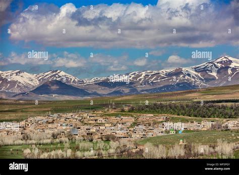 Takht E Suleiman Fotos Und Bildmaterial In Hoher Auflösung Alamy