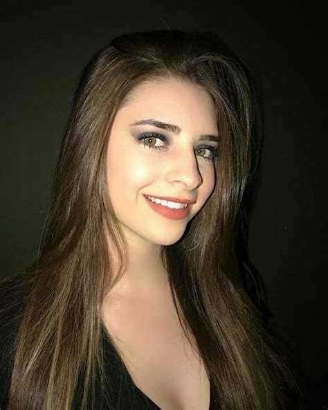 The Face Of A Girl Who Loves Fall ☀️🍁 F27 Rfaces