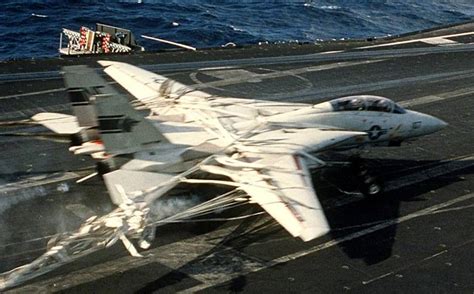 F 14 Tomcat Vf 1 Wolfpack Crash Landing On Uss Kitty Hawk Cv 63 Us
