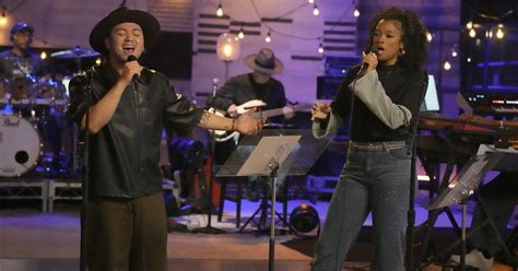 Uticas Sofronio Vasquez Wins Battle Round On The Voice Entertainmentlife