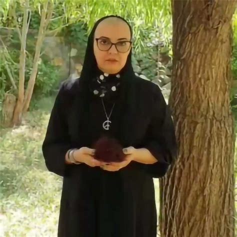 آناهیتا همتی به یاد مهسا امینی سرش را تراشید فیلم • مجله تصویر زندگی