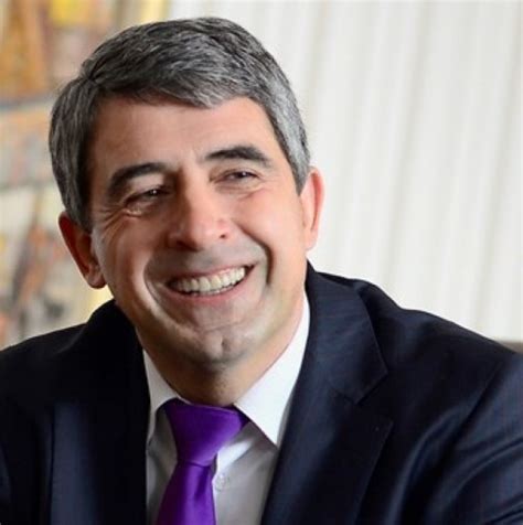 Синът на Росен Плевнелиев му доведе снаха Вижте красивата влюбена двойка Снимки За Жената