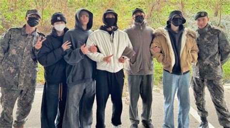 Potret Bts Antarkan Rm Dan V Wamil Bikin Army Haru