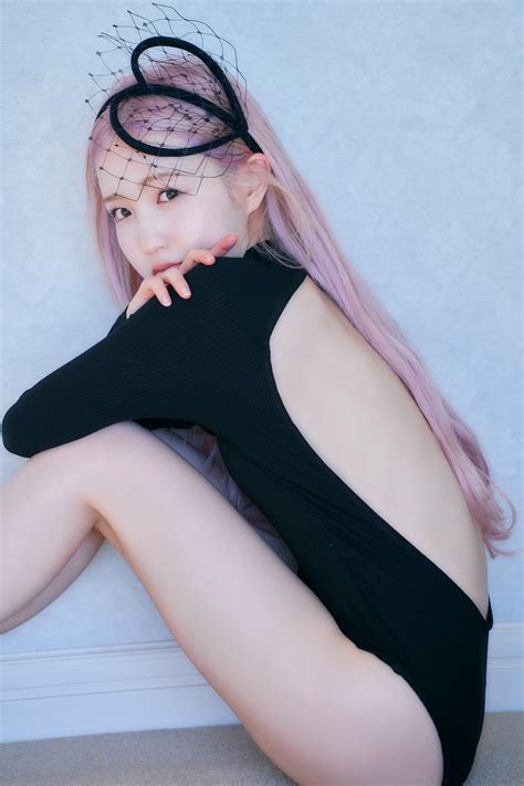 Akb48本田仁美が初のフォトブック発売へ 大胆に背中や美脚があらわになった先行カット公開 Akb48写真ニュース 日刊スポーツ