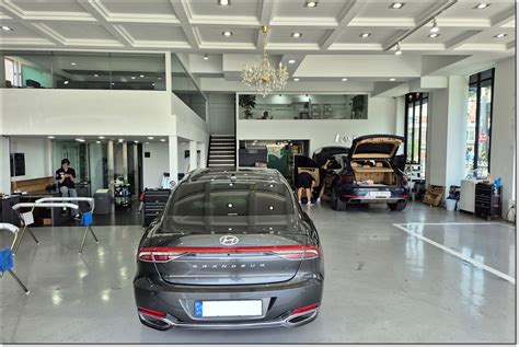 카글라스코리아 그랜저 Ig 앞유리 교환 입니다 평소 고속도로 주행이 많으셨는데 이로 인해 돌팅이