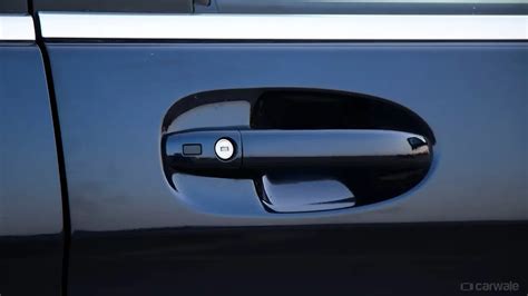 V Class Exterior Image V Class Photos In India Carwale