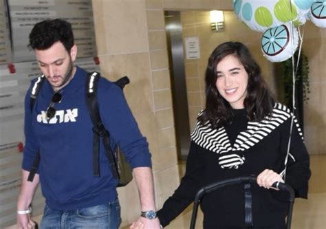 בידיים מלאות משי קליינשטיין השתחררה מבית חולים עם בנה הבכור Tmi