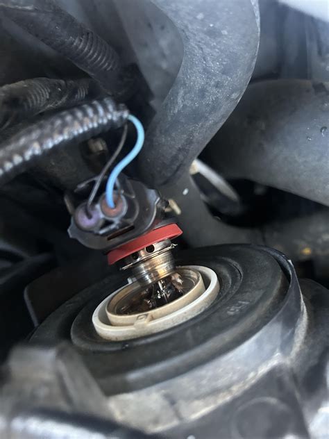 Headlight bulb melted to the casing : r/MechanicAdvice