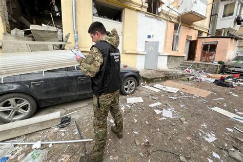 Уголовное дело завели после частичного обрушения дома в Севастополе Газета Ru Новости