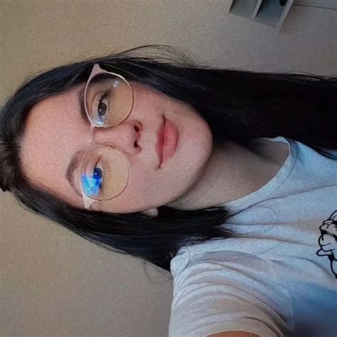 Miriรฃ Petry mi petry Threads Say more Miriรฃ Petry mi petry Threads Say more