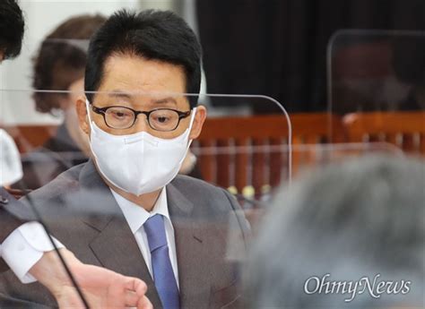 박지원 국가정보원장이 29일 서울 여의도 국회에서 열린 오마이포토