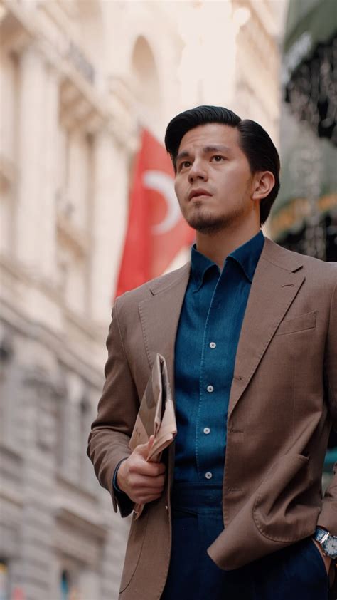 БРЕНД МУЖСКОЙ ОДЕЖДЫ КОСТЮМЫ Бутик Mardan представляет темно серый костюм изготовленный из