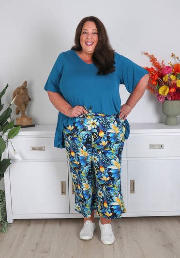 Plus Size Crop Pants Sizes 18 To 32 Curvaceous