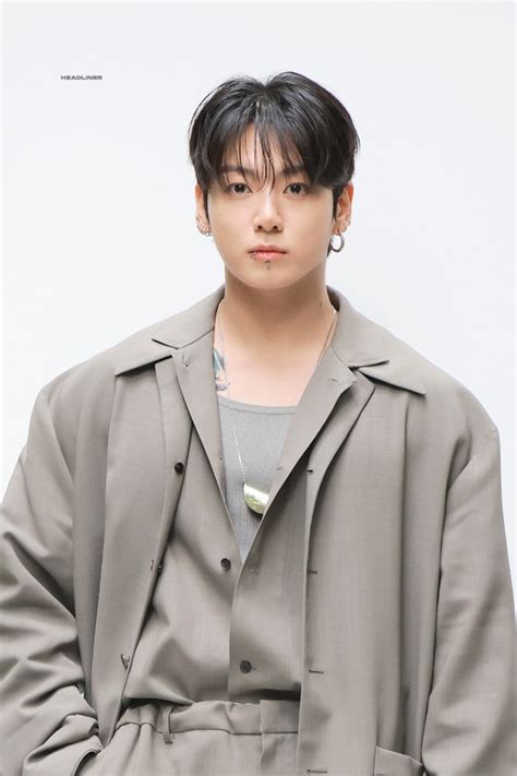 7 Gaya Jungkook Bts Berbalut Calvin Klein Di New York Fashion Week 2025
