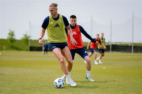 Збірна України провела перше тренування в Канаді ФОТО ᐉ Ua Футбол