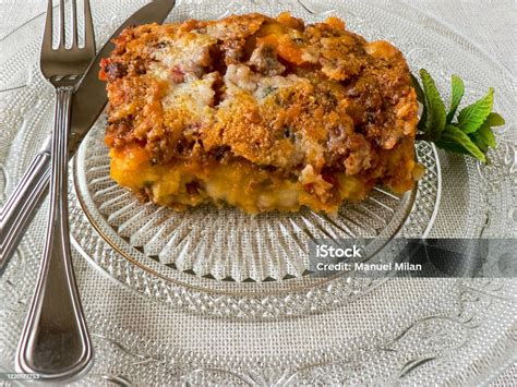 다진 고기와 으깬 감자를 곁들인 전통 영국 요리인 셰퍼드 파이 0명에 대한 스톡 사진 및 기타 이미지 0명 가루로 빻은 감자 그라탕 Istock