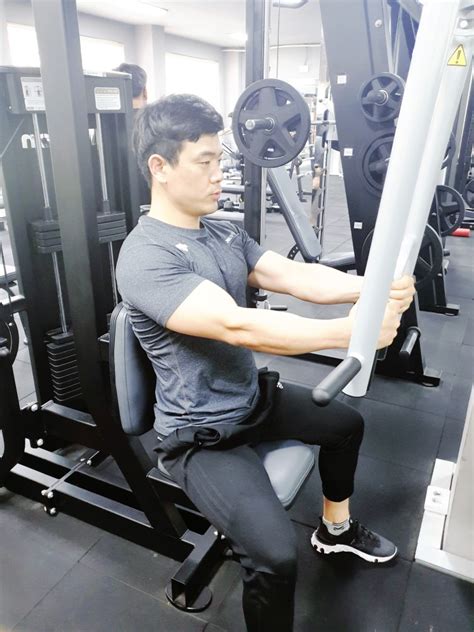 리어델트머신으로 초보자도 쉽게 대흉근 훈련하기 네이버 블로그