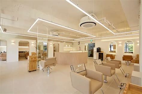 화이트and우드톤 깔끔한 40평대 미용실인테리어 인천 부평구 부평동