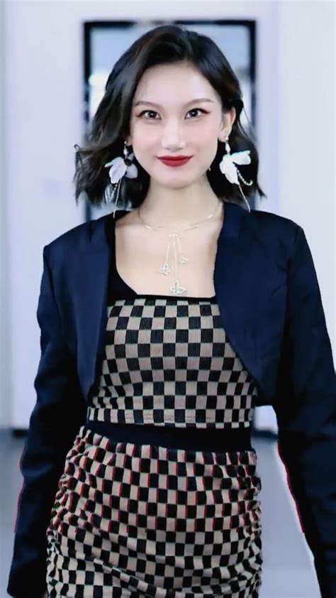 穿越进小说，所有行为都在撮合男女主是种什么体验… 腾讯新闻