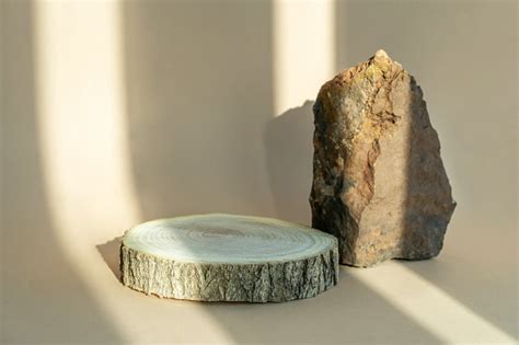 구성 빈 연단 재료 나무 돌 마른 꽃 제품 프레젠테이션 아름다움 화장품 자연 쇼케이스 천연 소재에서 아름 다운 배경입니다 가을 단풍에 대한 스톡 사진 및 기타 이미지