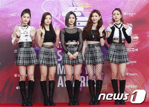 ITZY S Giant Maknae Yuna Reveals She S Still Growing Taller