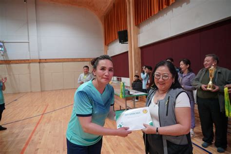 Үй Цай сургуулийн Vi Xii ангиудын эцэг эхчүүдийн дунд “Волейбол” ын тэмцээнийг зохион байгууллаа